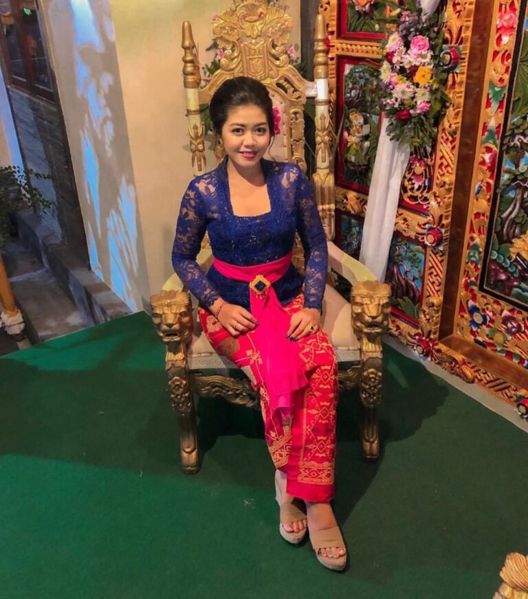√ 45+ Model Kebaya Bali Modern Brokat Modifikasi Anti Norak!