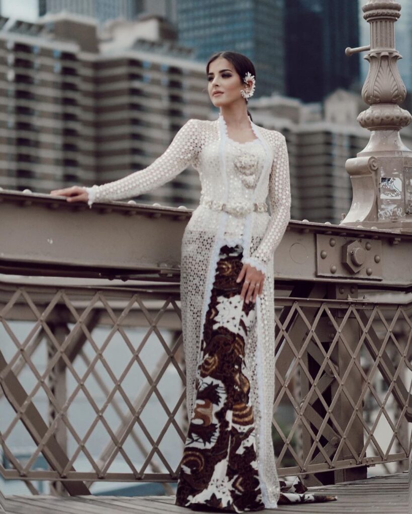 √ 60+ Model Kebaya Brokat Modern Modifikasi Terbaru 2020