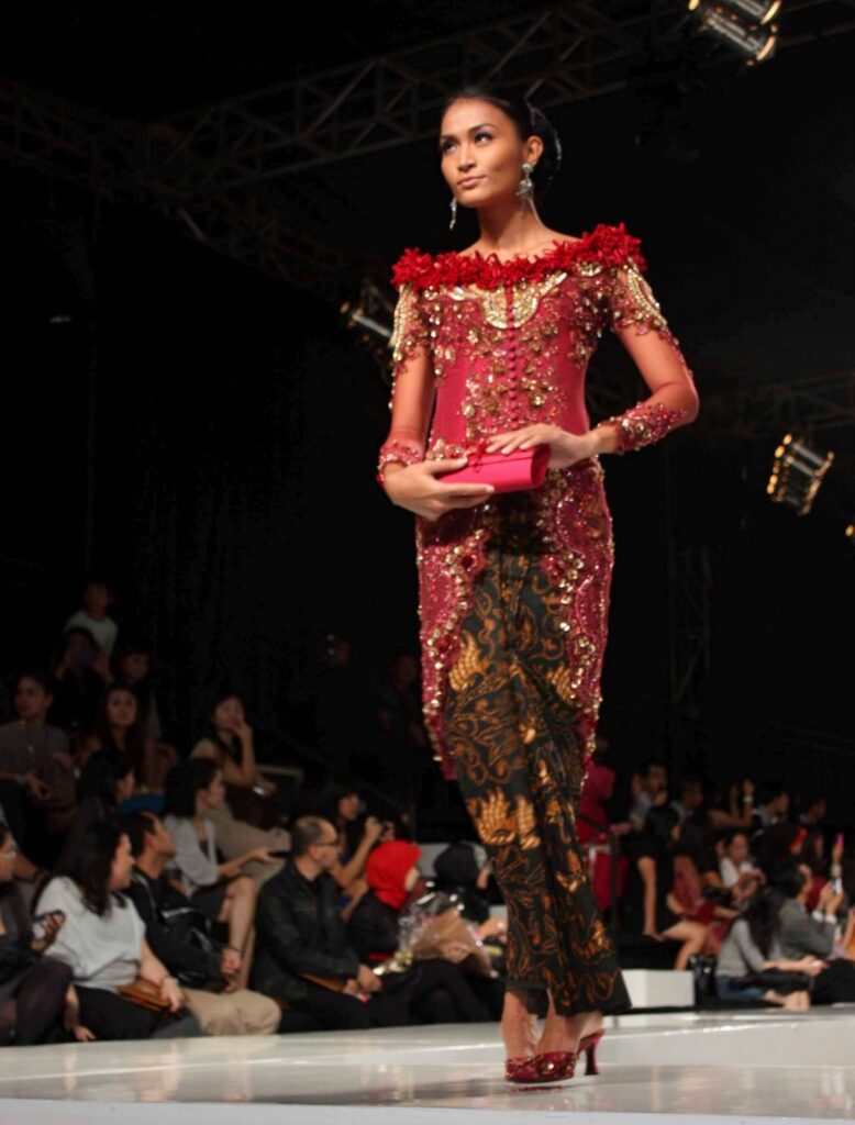 √ 60+ Model Kebaya Brokat Modern Modifikasi Terbaru 2020