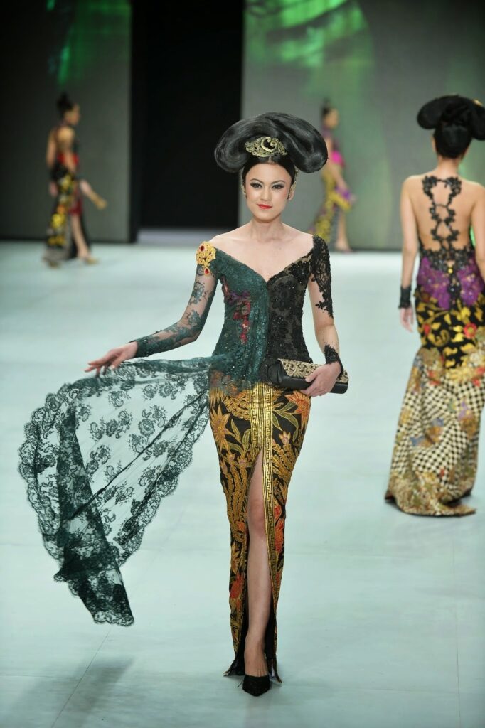 √ 60+ Model Kebaya Encim Modern, Betawi, Hijab, Terbaru 2020