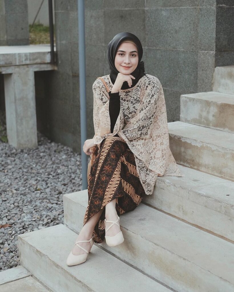 √ 60+ Model Baju Batik Kombinasi: Gamis, Polos, dan Brokat