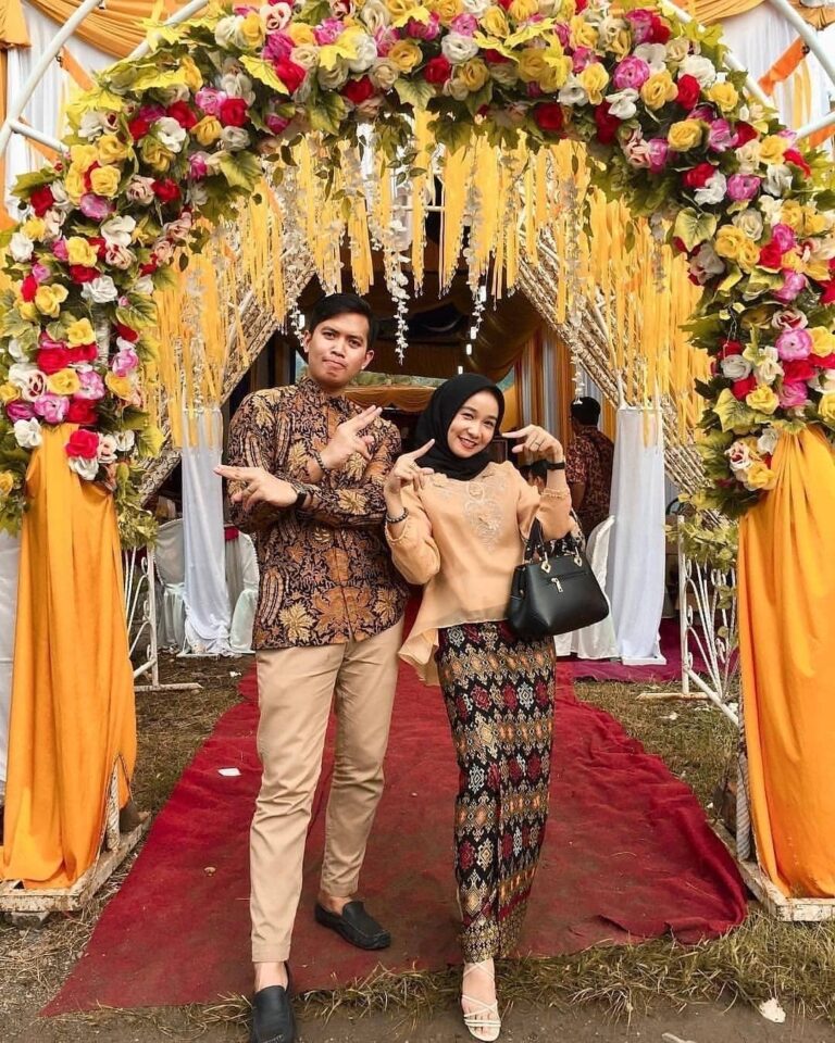 √ 45+ Model Batik Couple Modern Modis Kombinasi 2020