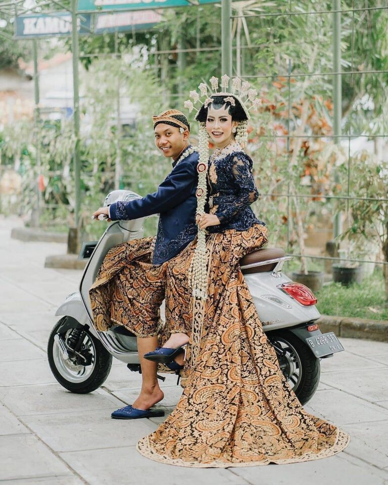 √ 45+ Model Batik Couple Modern Modis Kombinasi 2020