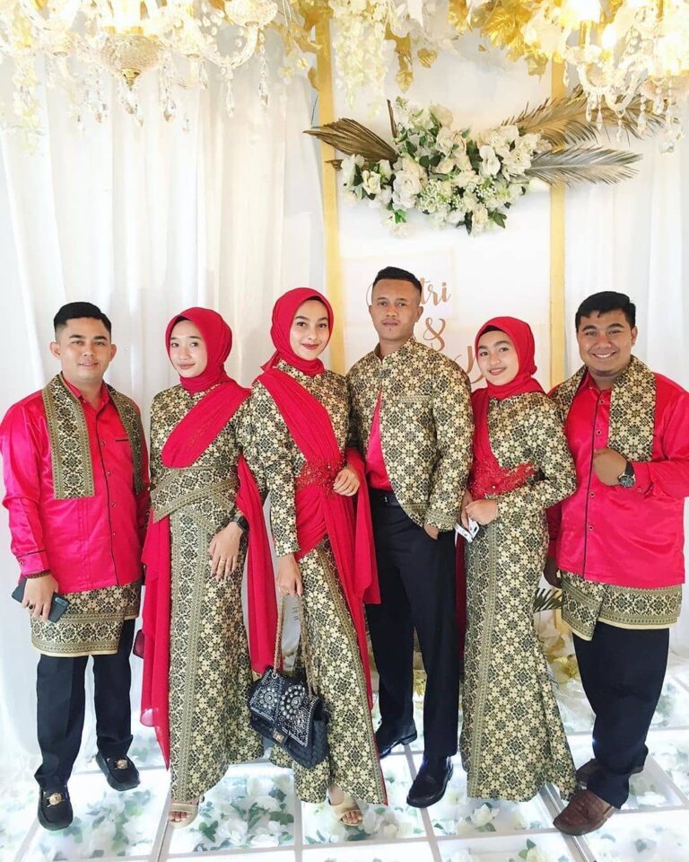 √ 60+ Model Gamis Batik Kombinasi Modern Terbaru 2020