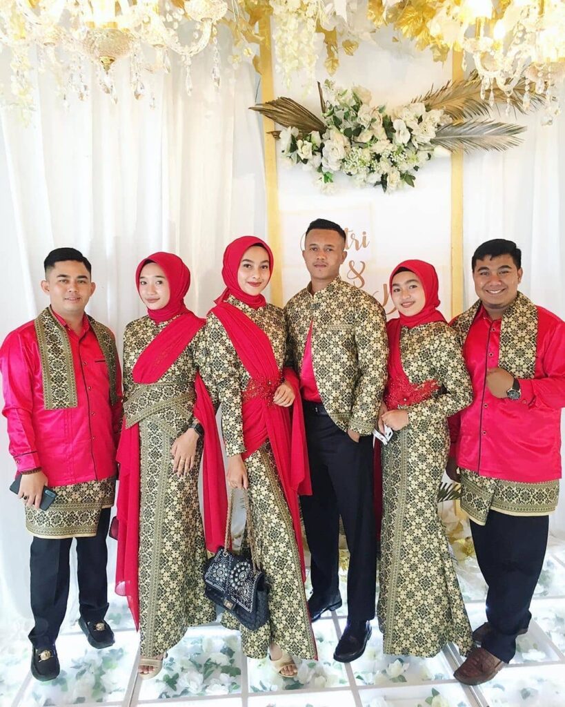 √ 60+ Model Gamis Batik Kombinasi Modern Terbaru 2020