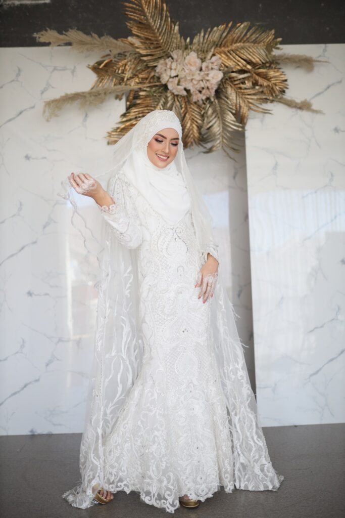 √ 30+ Model Gaun Kebaya Modern, Pesta, Muslim Terbaru 2020