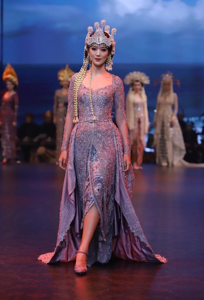 √ 45+ Model Vera Kebaya Modern, Pengantin, Wisuda Terbaru 2020