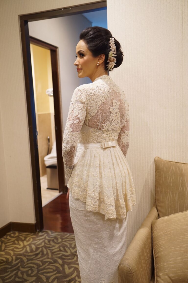 √ 45+ Model Vera Kebaya Modern, Pengantin, Wisuda Terbaru 2020