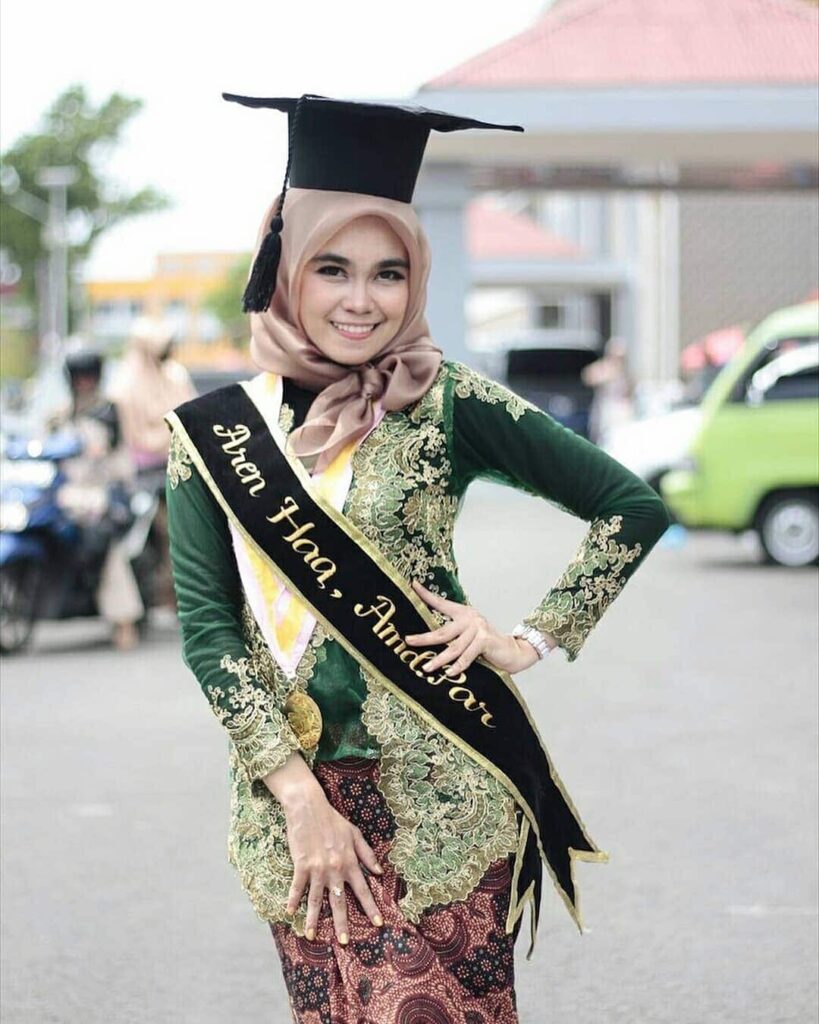 √ 60+ Model Kebaya Wisuda Modern Simple Terbaru 2024