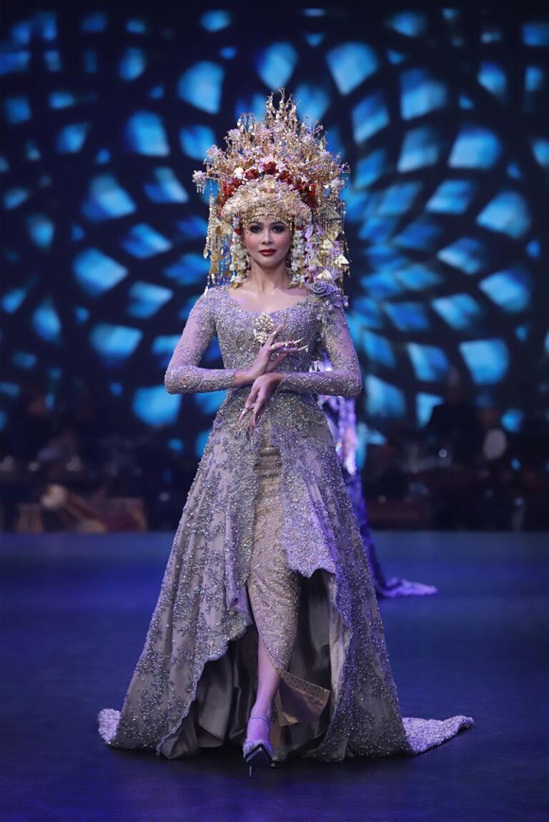 √ 45+ Model Vera Kebaya Modern, Pengantin, Wisuda Terbaru 2020