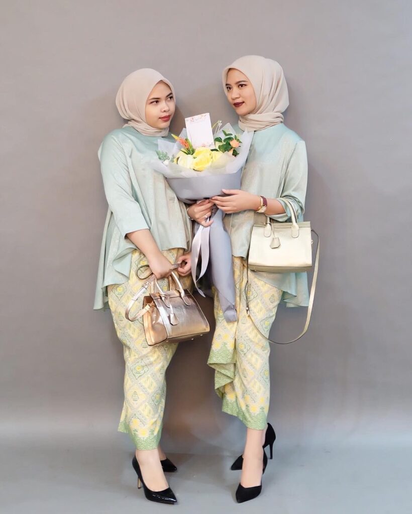 √ 30+ Model Kebaya Untuk Orang Gemuk Agar Terlihat Langsing