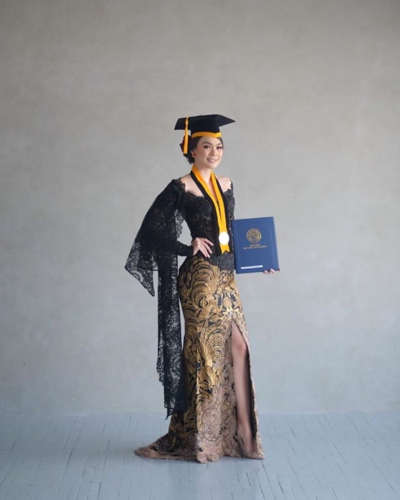 √ 60+ Model Kebaya Wisuda Modern Simple Terbaru 2024