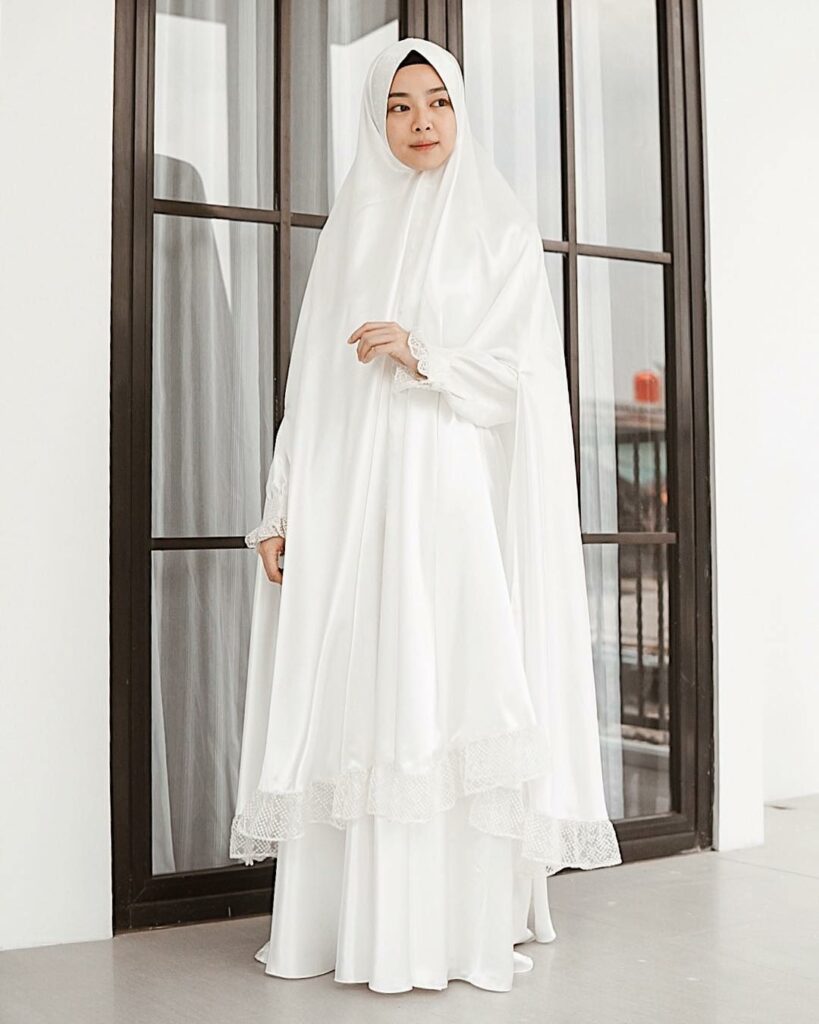 √ 45+ Model Gamis Putih Polos Kombinasi Terbaru 2020