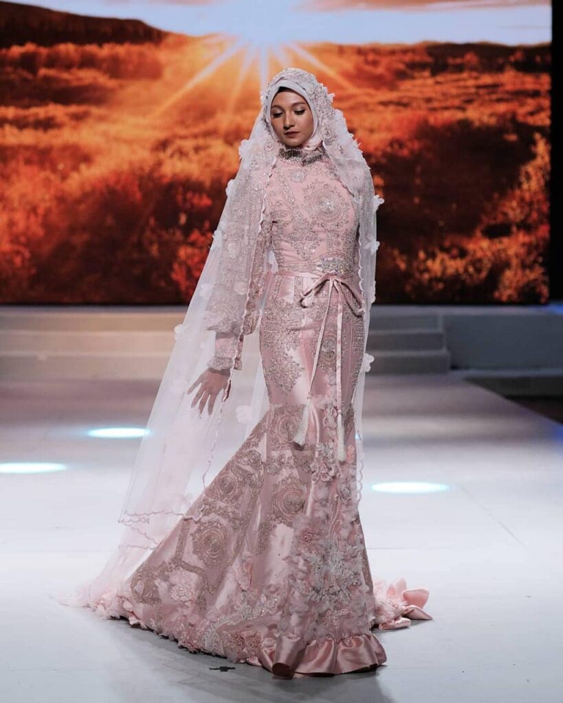 √ 60+ Model Gamis Pesta Mewah, Brokat, Modern Terbaru 2020