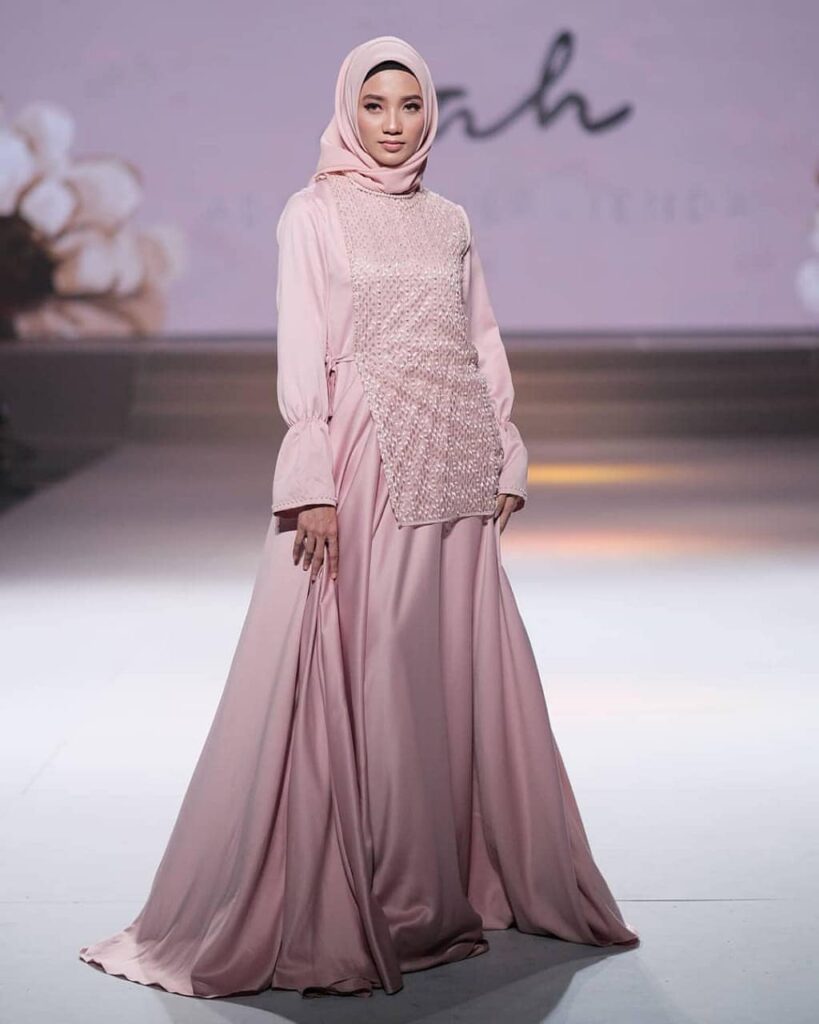 √ 60+ Model Gamis Pesta Mewah, Brokat, Modern Terbaru 2020
