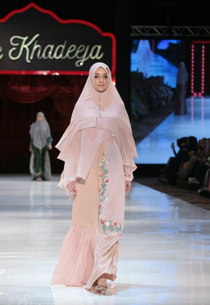 √ 45+ Model Gamis Syar'i Remaja Modern Terbaru 2020