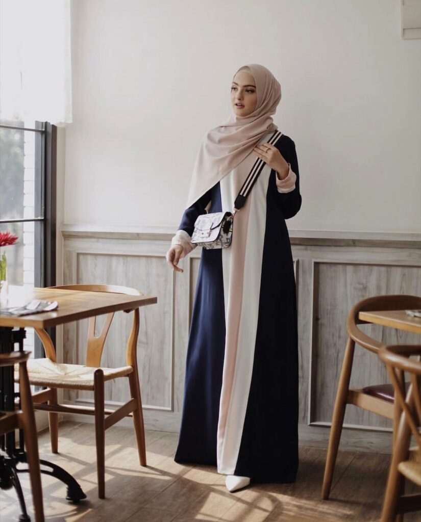 √ 35+ Model Gamis Polos Kombinasi, Syar'i, Katun, Terbaru 2020