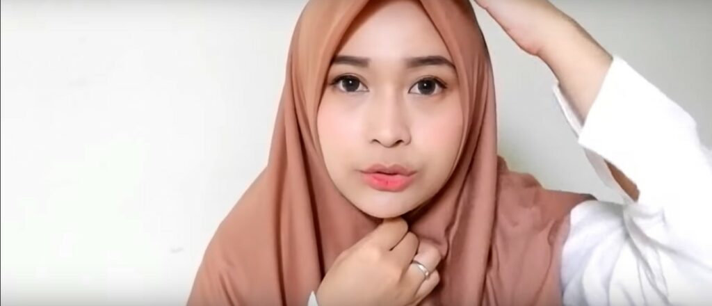 √ 30+ Tutorial Hijab Segitiga Simple & Modis Untuk Sehari-hari