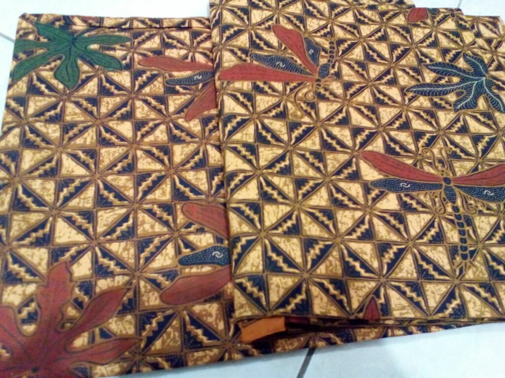 √ 10 Motif Batik Solo Gambar, Model, & Harga Online 2024