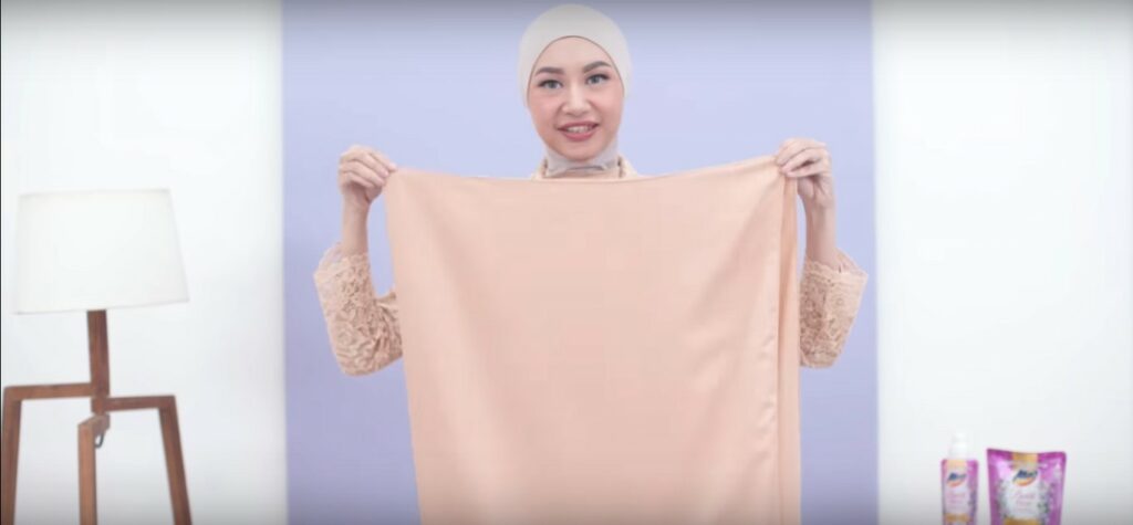√ 35+ Tutorial Hijab Kebaya: Segiempat, Pesta, & Pashmina