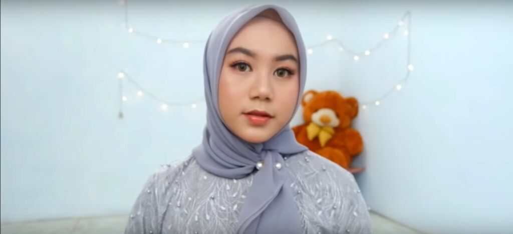 √ 10 Tutorial Hijab Segi Empat Simple Tapi Tetap Modis