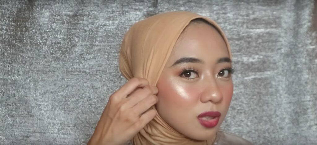 √ 45+ Tutorial Hijab Wisuda Simple, Pashimana, Segiempat Modern