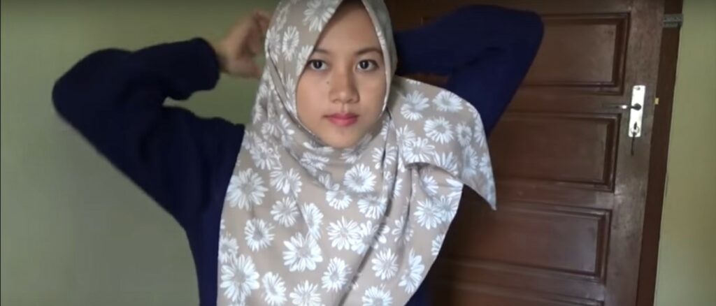 √ 30+ Tutorial Hijab Segitiga Simple & Modis Untuk Sehari-hari