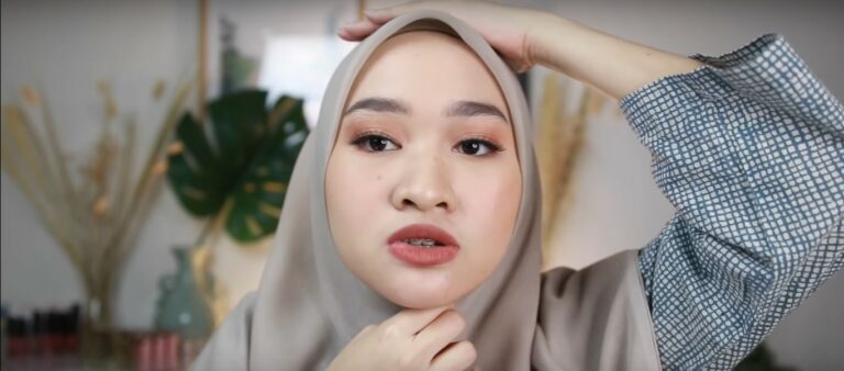 √ 10 Tutorial Hijab Segi Empat Simple Tapi Tetap Modis