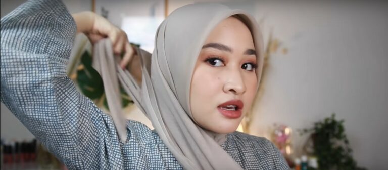√ 10 Tutorial Hijab Segi Empat Simple Tapi Tetap Modis