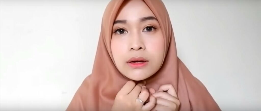 √ 30+ Tutorial Hijab Segitiga Simple & Modis Untuk Sehari-hari