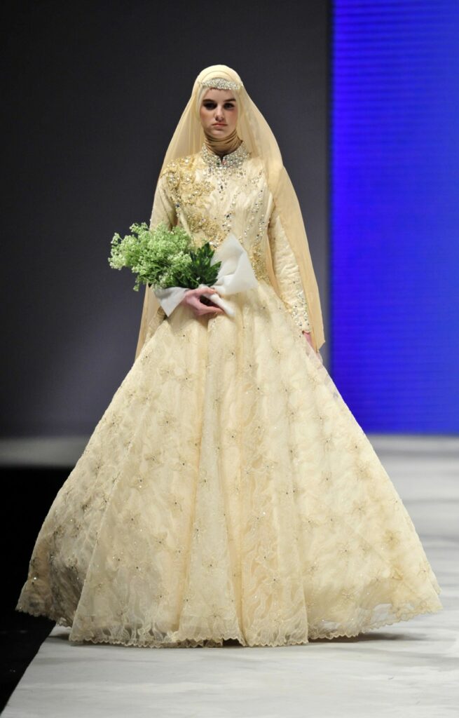 √ 30+ Model Gaun Pengantin Muslimah Syar'i ( Elegan & Modern )